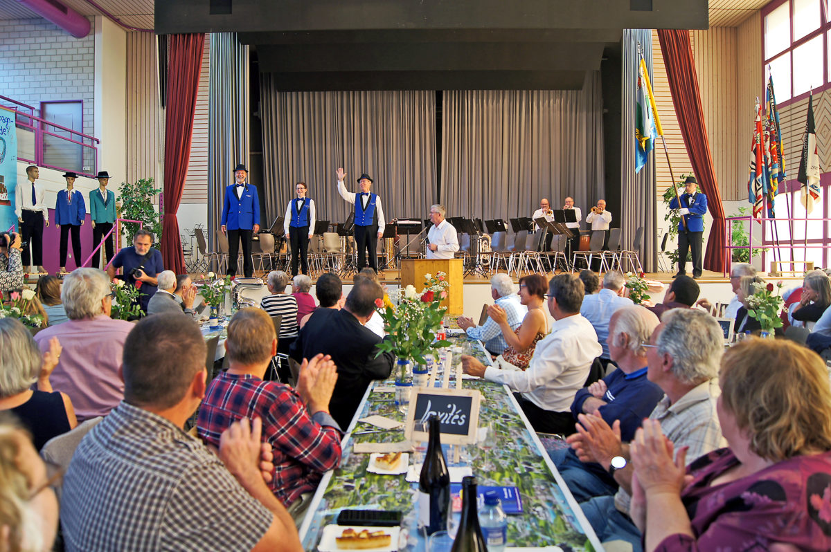 Jubiläum und Einweihung der neuen Uniform | Anzeiger von Kerzers